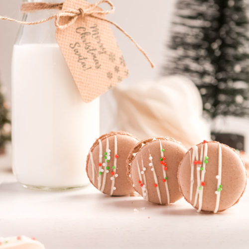 Christmas Pudding Macarons - Apple Cake Annie