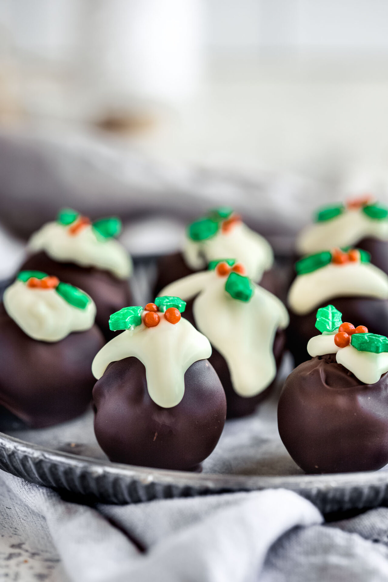 Christmas Pudding Truffles - Apple Cake Annie