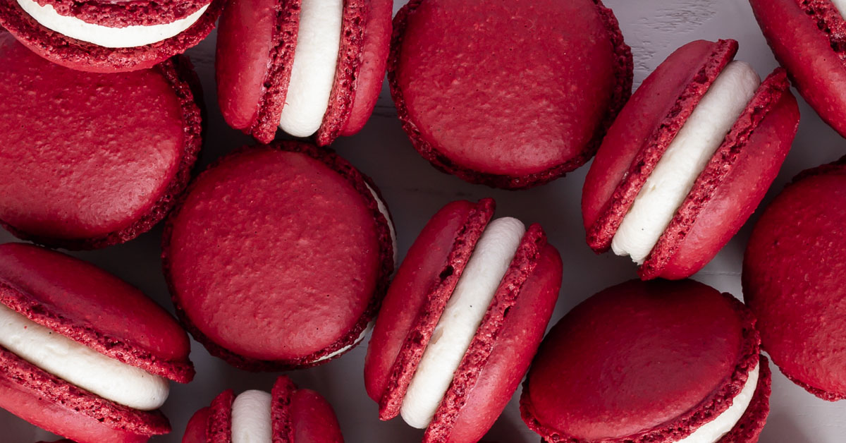 Red Velvet Macarons - Apple Cake Annie